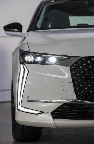 DS4 Hybrid | DS Automobiles AR