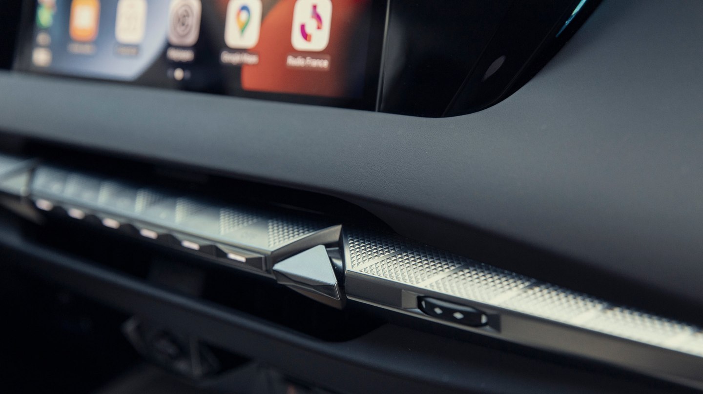 DS4 Hybrid | DS Automobiles AR