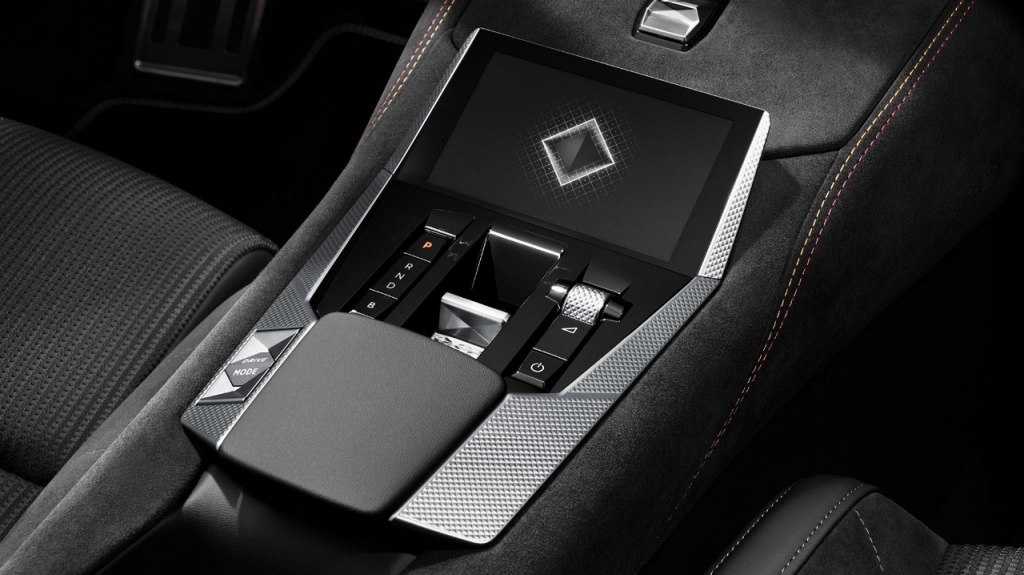 DS 4 PERFORMANCE LINE : Un estilo refinado y magnético